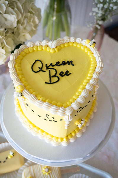 Simply Sweet Queen Bee – White Flower