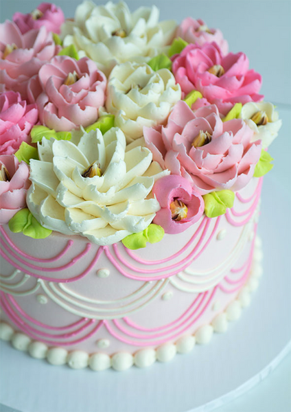 Classic Art Deco Cake – White Flower